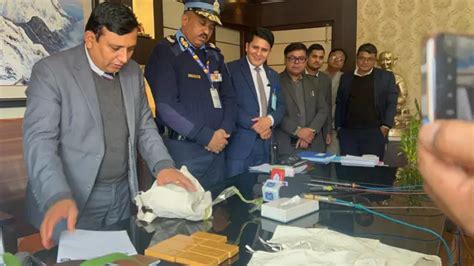 नेपाल सुन तस्करी त्रिभुवन विमानस्थल हुँदै विदेशबाट अवैध सुन भित्रिन