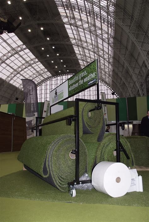 4 Roll Island Grass Stand 4m Uk Display Stands