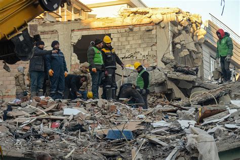 Begrafenisondernemer Zamelt Lijkwades In Voor Turkije En Syrië Npo