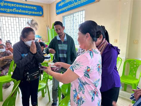 លោកជំទាវ ឡោក ខេង បានអញ្ជើញចុះជួបសំណេះសំណាលជាមួយប្រជាពលរដ្ឋរស់នៅក្នុងភូមិទាំង៦