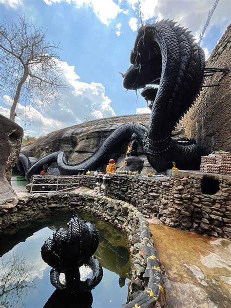 วัดภูยอดรวย ที่เที่ยวอุบลราชธานี วัดพญานาคราชองค์ดํา ศรีเมืองใหม่