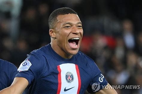 1천800억원 음바페 축구선수 수입 1위…메시 2위·호날두 3위 연합뉴스