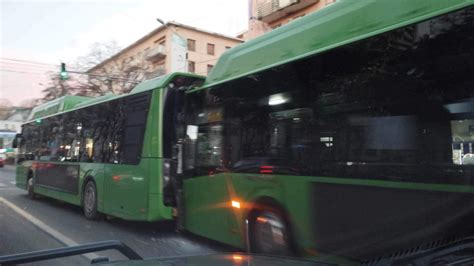 ვაჟა ფშაველას გამზირზე ავტობუსი ავტობუსს შეეჯახა