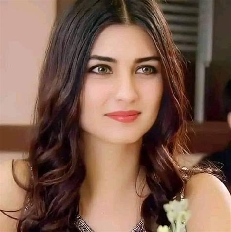 عندما تكون نقيًا من الداخل يمنحك الله نورًا من حيث لا تعلم يحبك