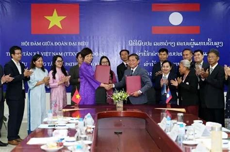 老挝总理：越通社需要继续支持巴特寮通讯社在数字时代的发展