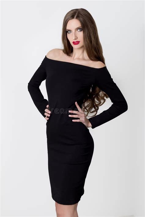 Muchacha Flaca Linda Hermosa Con El Pelo Largo Con Una Guirnalda En Su Maquillaje Principal Y