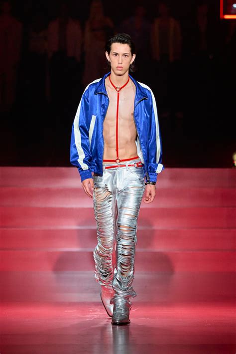 Les Tops Sexy Bdsm Du Défilé Dsquared2 Printemps été 2025