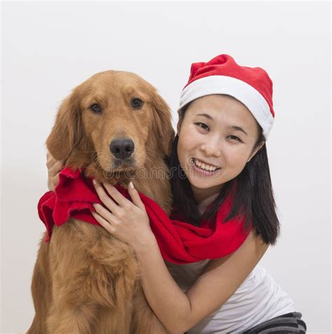 Chinees Meisje Dat De Hoed Van Kerstmis Draagt Stock Afbeelding Image Of Jaar Hoed