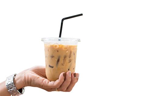 리모스트 핸드가 클리핑 경로가 있는 흰색 배경에 차가운 에스프레소 커피 한 잔을 들고 있습니다 0명에 대한 스톡 사진 및 기타 이미지 Istock