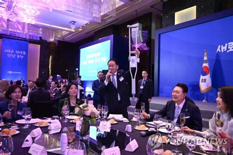 尹 기업 없이 국가 없다…경제사절단에 만사 제폐 약속 아시아경제