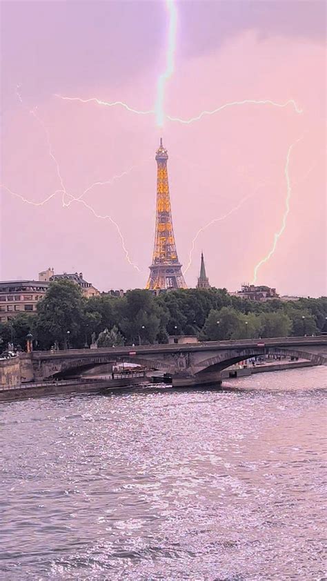 Lightning Strikes The Eiffel Tower My Hot Girl Summer 2022 Kisses Ky