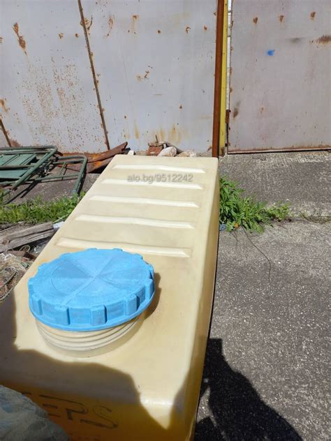 Неизчистени цистерни Резервоари Варели Бидони Цистерни Първомай 2 еднотонки и една