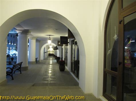 Paseo Cayalá By Night Guatemala On The Web