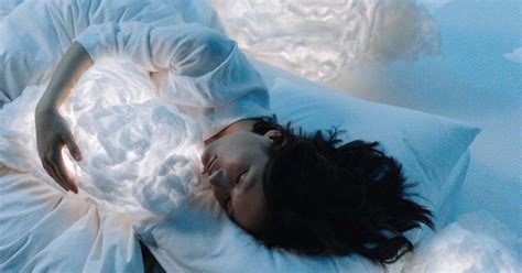 Dream Science ਸੁਪਨਿਆਂ ਚ ਦਿਖਣ ਵਾਲੀਆਂ ਸਫੈਦ ਚੀਜ਼ਾਂ ਇਨ੍ਹਾਂ ਗੱਲਾਂ ਦਾ ਹਨ