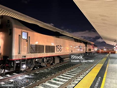 암트랙 50주년 기념 상징 Ge 제네시스 P42dc 여객 디젤 기관차 로스앤젤레스 유니온 스테이션 0명에 대한 스톡 사진 및