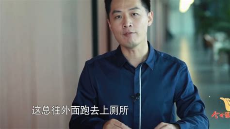 流浪汉被好心夫妇领回家，上厕所都不能自理，夫妻俩悉心照料不嫌烦 腾讯新闻