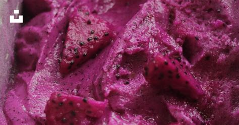 백색 콘테이너에 있는 자주색 액체 사진 Unsplash의 무료 음식 및 음료 이미지