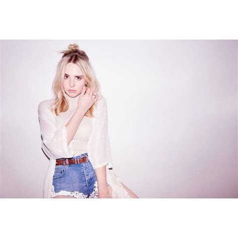 Laurel Shes A Lovely British Singer Whose Vocals Are Stunning