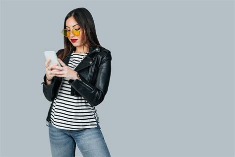 How Do Business And Organizations Use Mass Text Messaging