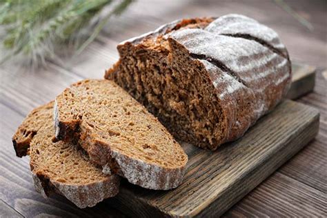 Ржаной (черный) хлеб: из чего делают, польза и вред для организма