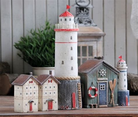 Маяки и домики в 2024 г Покрашенные коряги Домики Коряги