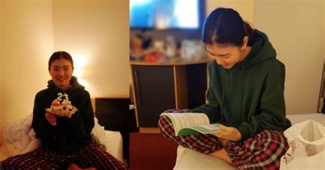 반가운 심석희 웃는 얼굴 팬들 생일선물에 활짝