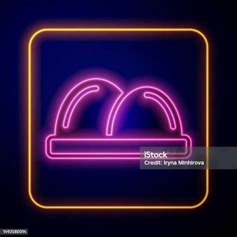 빛나는 네온 스시 아이콘은 검은 배경에 분리되어 있다 일본 전통 음식 벡터 0명에 대한 스톡 벡터 아트 및 기타 이미지 0명 가공의 인물 고추냉이 Istock