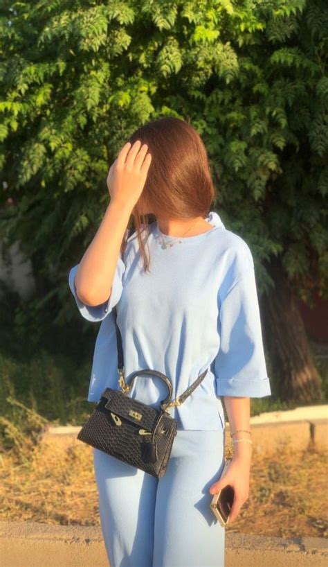 Pin By Varo Weak On وێنەی کچان Minimalist Fashion Outfits