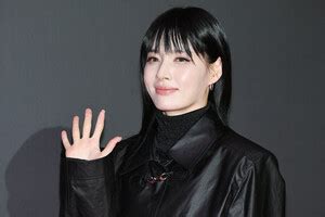 모니카 우아한 올블랙