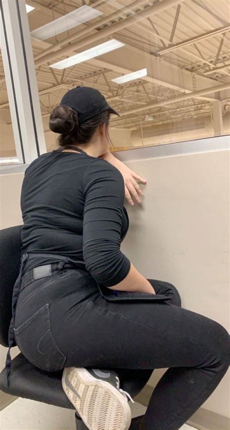 Who Wants Their Head Between My Thighs Scrolller