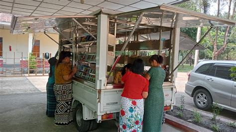 အင်းစိန်မြို့နယ်၊ သစ်တောဦးစီးဌာနရုံးသို့ ရွေ့လျားစာကြည့်တိုက်မော်တော်ယာဉ်ဖြင့် စာအုပ်များငှားရမ