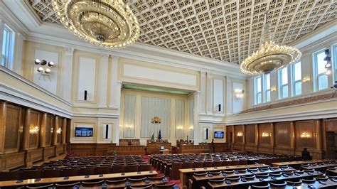 Депутатите окончателно гласуват кандидатурите за подуправители на БНБ Политика Новини Бг