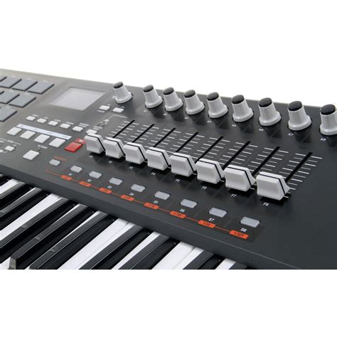Akai MPK Controller Keyboard Nearly New At Gear Music