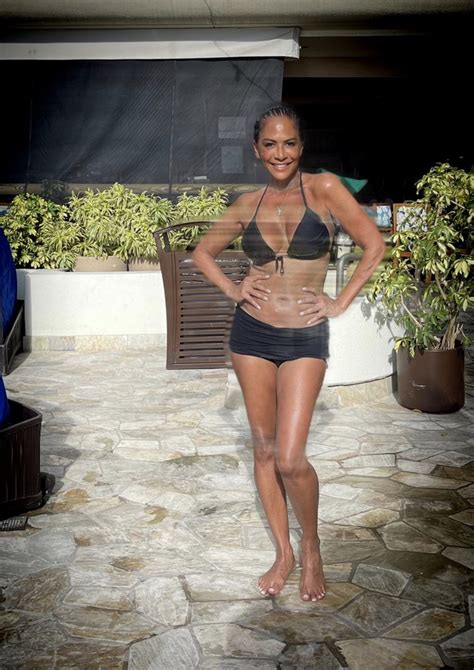 7 Hot Sexy Sheila E Bikini Pics