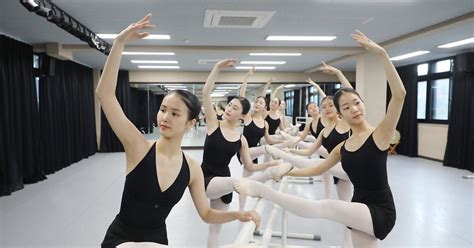대입 발레 실기 연습하는 수험생들