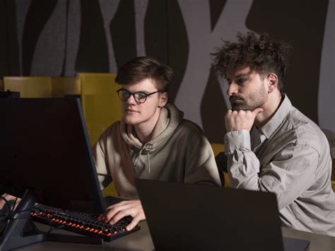 Software Engineer Vs Full Stack Developer Whats The Difference