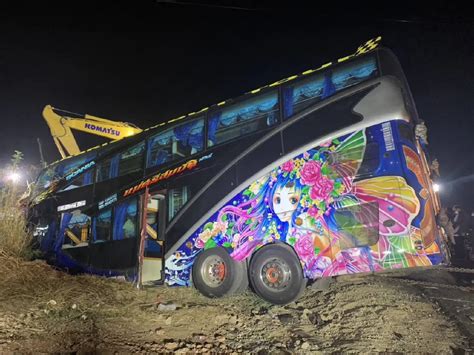 อัปเดต อุบัติเหตุรถทัวร์ทัศนศึกษานักเรียนชนรถยนต์ ล่าสุดเสียชีวิต 2 เจ็บ 39