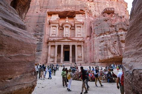 Turistas regresan a Petra, maravilla del desierto de Jordania - HJCK