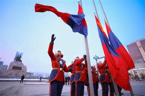 ФОТО Төрийн далбаа мандуулж Есөн хөлт Их цагаан тугийг цэнгүүлэв