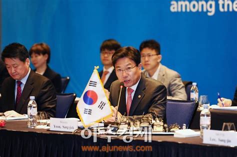 한중일 정상회담 한·중 Fta 연내 비준 시급11월이 골든타임 아주경제