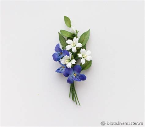 Брошь букетик с фиалками и звездчаткой In 2024 Blumen