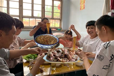 姐夫买了啥好吃的孩子们却不喜欢吃便宜我们了好吃过瘾 凤凰网视频 凤凰网