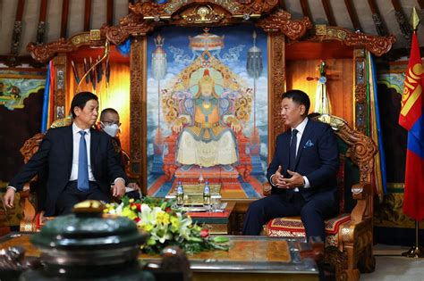 Ерөнхийлөгч У Хүрэлсүхэд БНХАУ ын БХАТИХ ын Байнгын хорооны дарга бараалхав