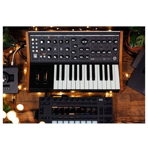 Moog Subsequent 25 Analog Synthesizer At Gear4music