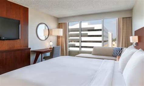Hilton Pasadena Hotel Rooms And Suites Near Los Angeles