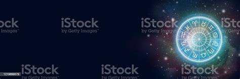 별이 빛나는 하늘의 배경에 조디악 기호와 점성술 원 별자리 에 대한 그림 배너 복사 공간 0명에 대한 스톡 사진 및 기타 이미지