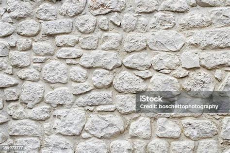 พื้นผิวผนังหินสีขาว พื้นหลัง ภาพสต็อก ดาวน์โหลดรูปภาพตอนนี้ การถ่ายภาพ ภาพ กําแพงล้อมรอบ