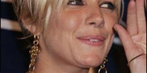 Sienna Miller Tolak Matikan Rokok Di Acara Penghargaan Kapanlagi Com