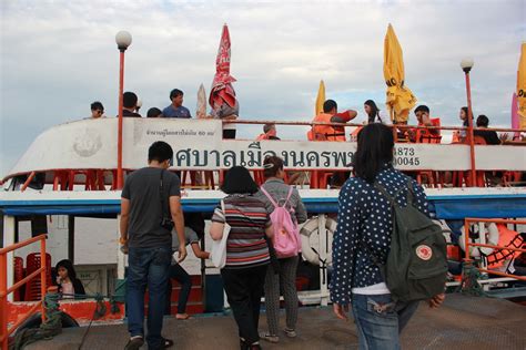 ไปล่องเรือชมวิวน้ำโขงกันเถ่อะ ชมทิวทัศน์สองฝั่งโขงนครพนมโต้ลมหนาว ที่สำคัญถ้ารู้ราคาค่าบริการ