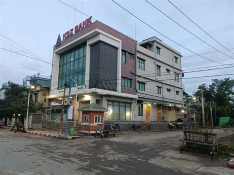 မင်းပြားမြို့၌ မိုခါ ဆိုင်ကလုန်းမုန်တိုင်းတိုက်ခတ်မှုကြောင့် ပြတ်တောက်သွားသော လျှပ်စစ်မီးများပ